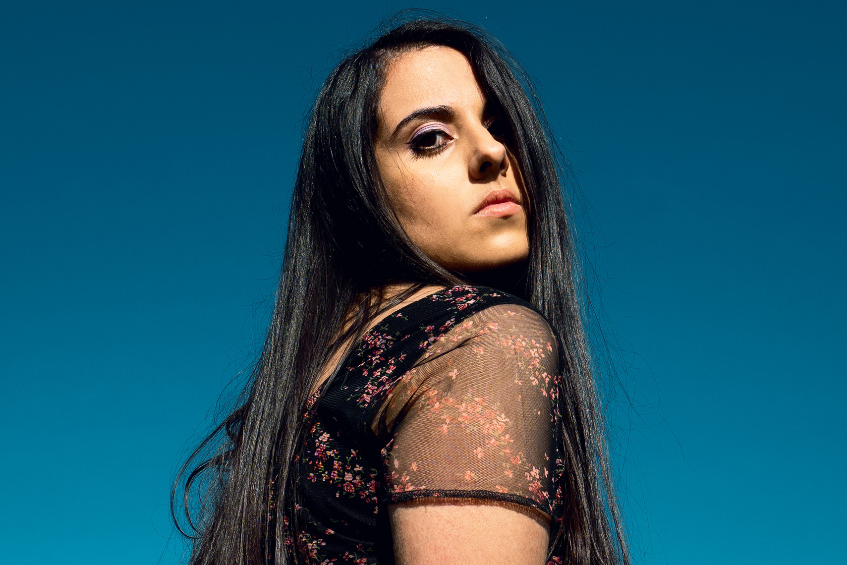 Maya Lakhani Returns With Her Self-Produced Second Single 'Walk Alone ...